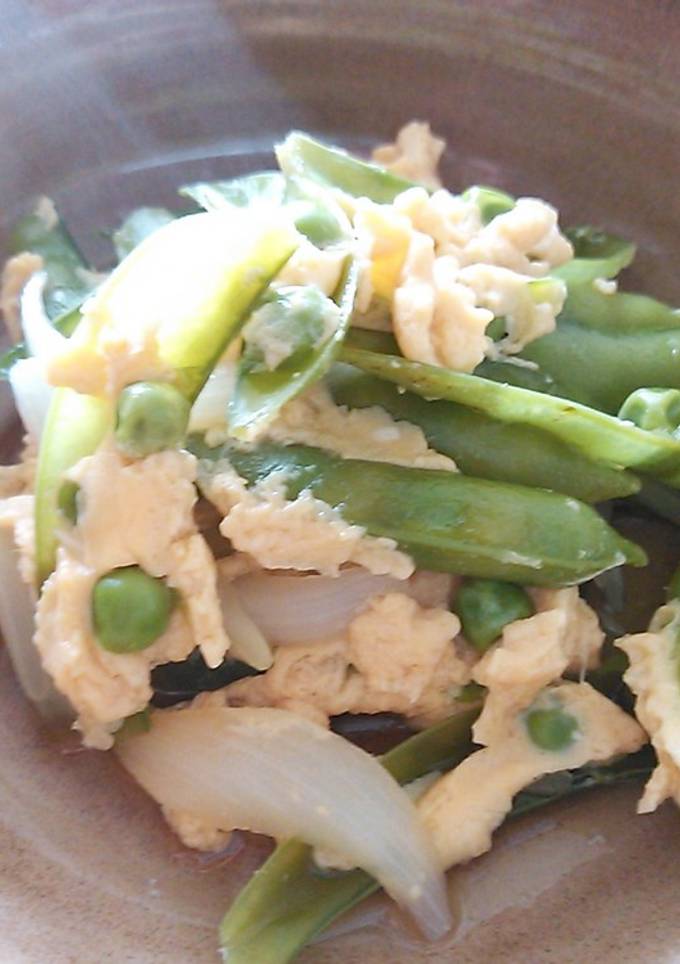 スナップエンドウと新玉葱の卵とじ by 清ちゃん0430 【クックパッド】 簡単おいしいみんなのレシピが392万品