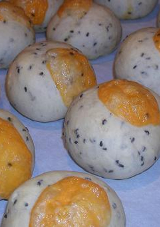 Sesame Cheese Buns by nazuna 【クックパッド】 簡単おいしいみんなのレシピが392万品