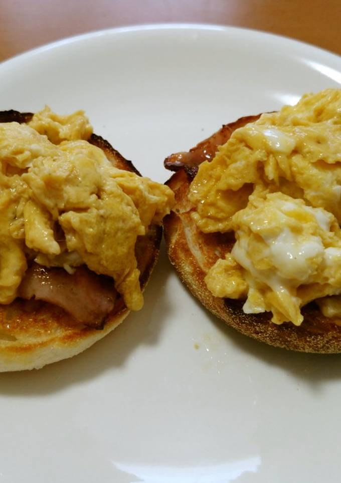 朝食に簡単！スクランブルエッグ＆マフィン by すまくっく 【クックパッド】 簡単おいしいみんなのレシピが392万品