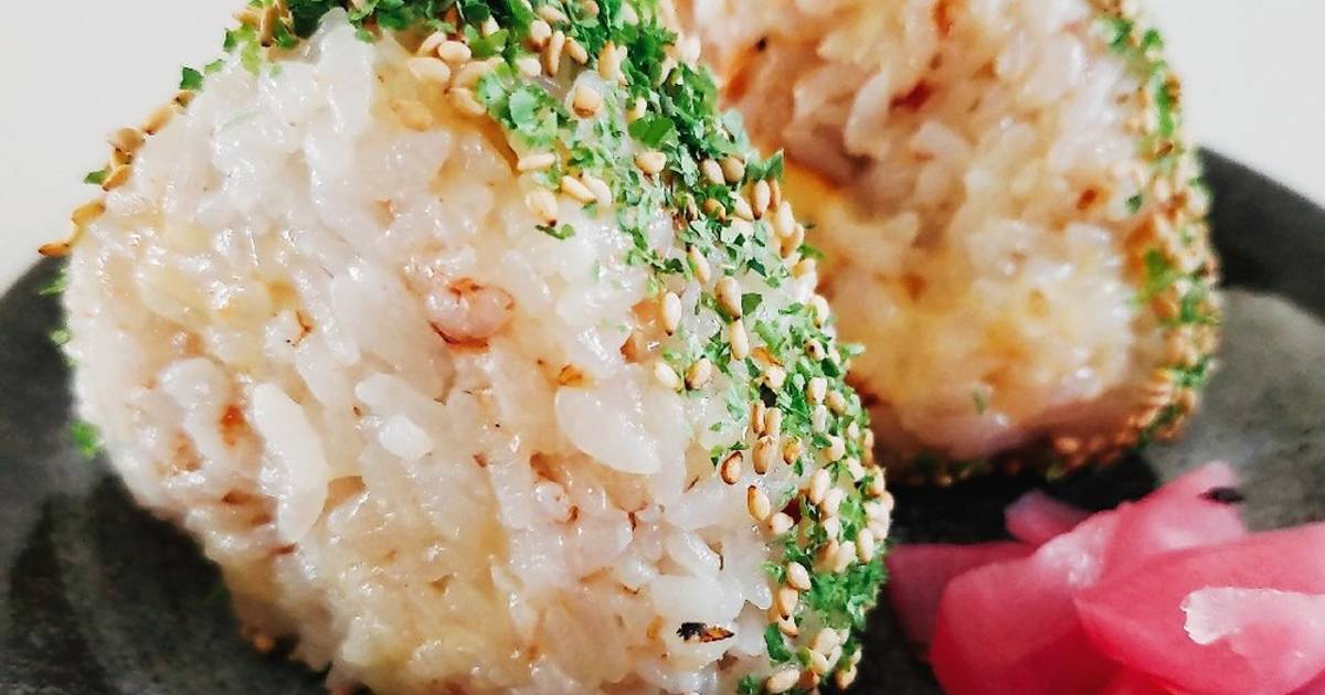 基本からアレンジまで！思わずつくりたくなる「スモークチーズ おにぎり」のレシピ集 | クックパッド