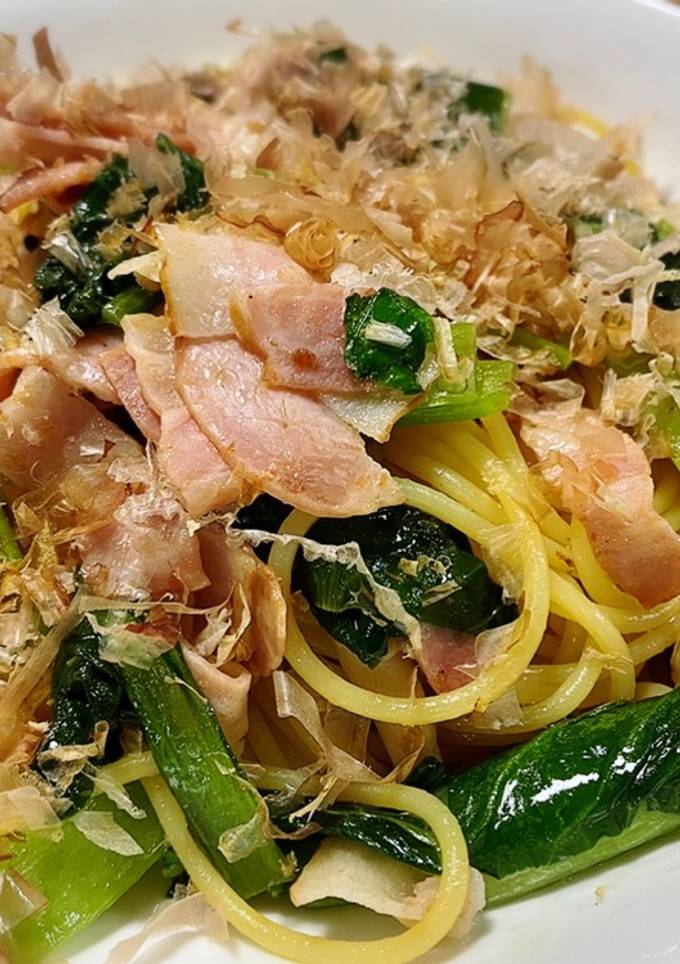 ベーコンと小松菜の和風パスタ by 元料理人の時短レシピ 【クックパッド】 簡単おいしいみんなのレシピが392万品