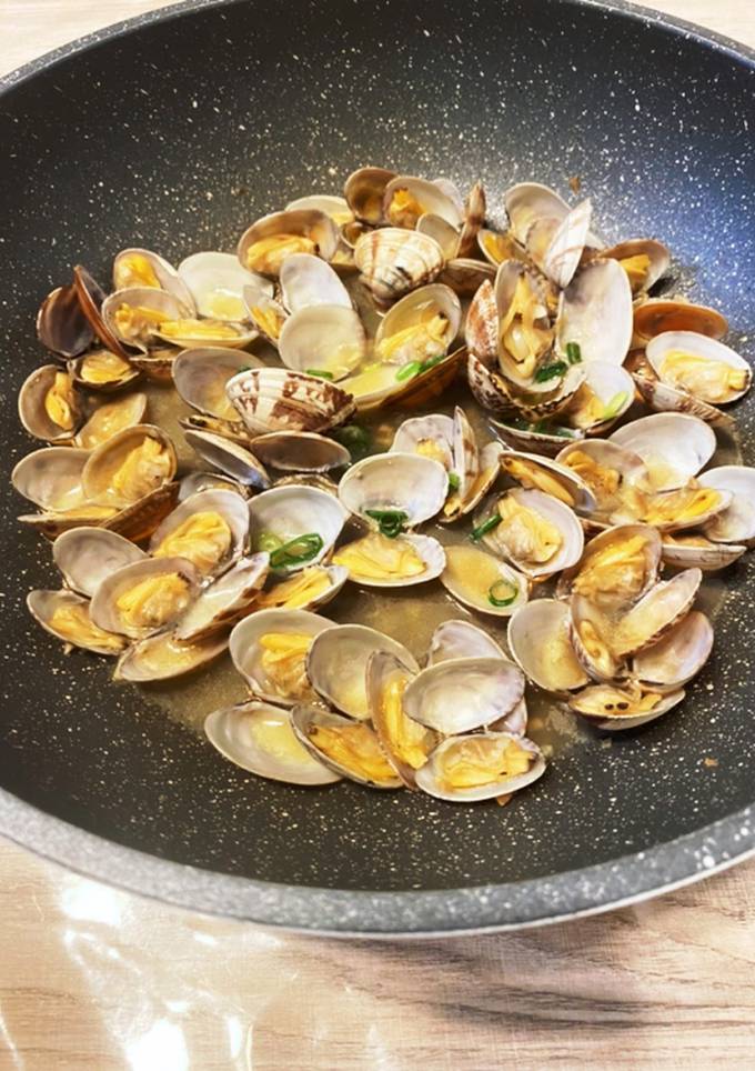 あさりの酒蒸し〜にんにく醤油〜 by るーくん1号 【クックパッド】 簡単おいしいみんなのレシピが392万品